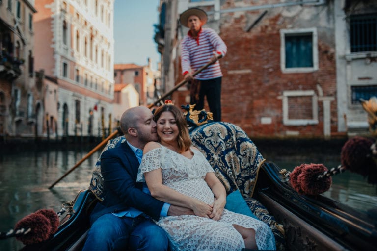 Find a Babymoon Photoshoot Guide: Ideas, Poses & What to Wear ...