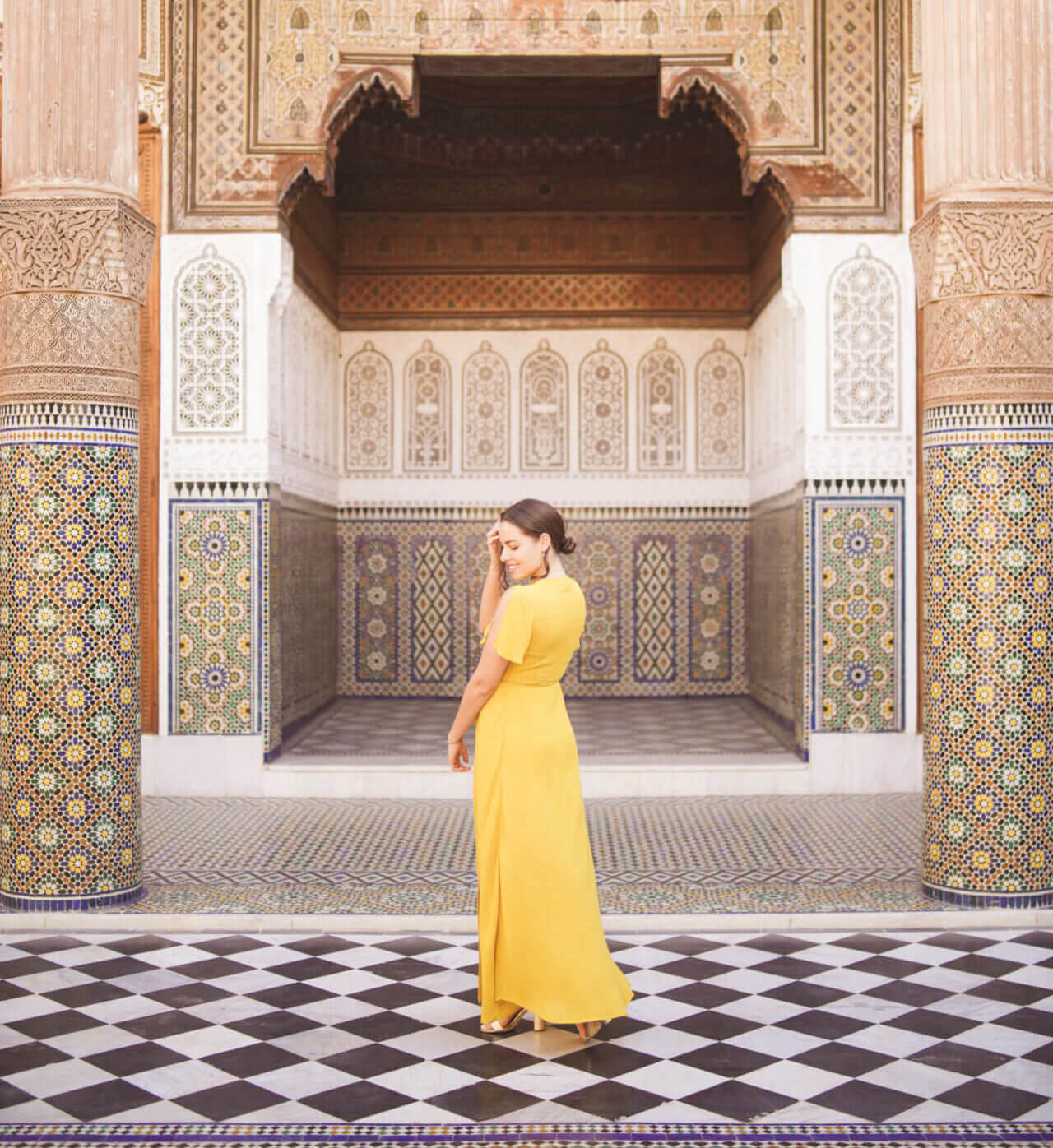 How to Pose: 9 Simple Photoshoot Poses for Men & Women